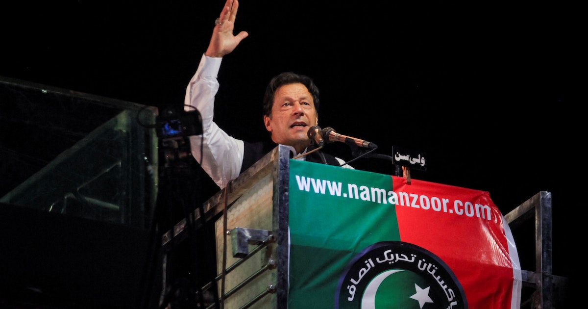 عمران خان يطالب بانتخابات مبكرة ويدعو الباكستانيين للتصعيد الشرق للأخبار