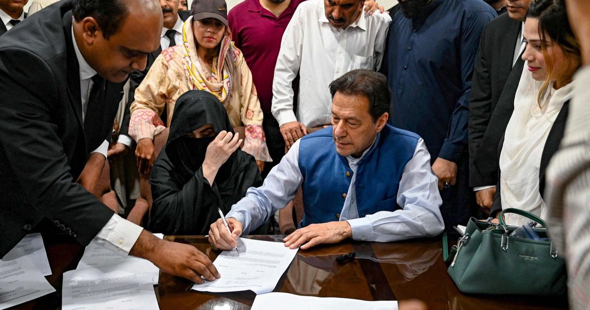 باكستان الحكم على عمران خان وزوجته بالسجن 14 عاماً الشرق للأخبار